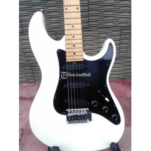 Gitar Listrik Elioth Stratocaster Warna Putih Bagus Senar Aman Di Malang