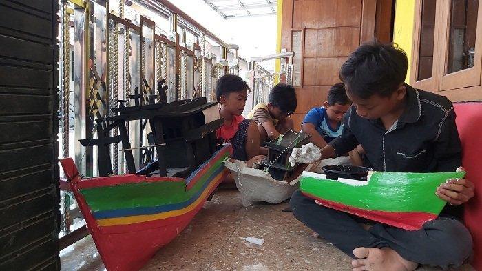 Kreasi Miniatur Kapal Karya Anak-anak di Muarareja Tegal yang Bernilai ... Kreasi Miniatur Kapal Karya Anak-anak di Muarareja Tegal yang Bernilai ...